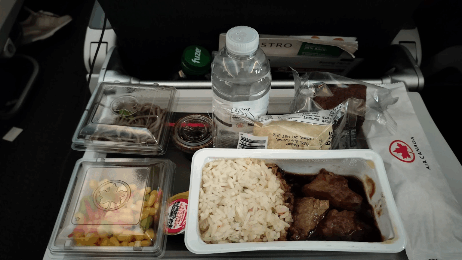 【エア・カナダ搭乗記】東京〜カナダ往復の体験レポート｜座席・機内食・サービス・注意点 | あらかわタイムズ